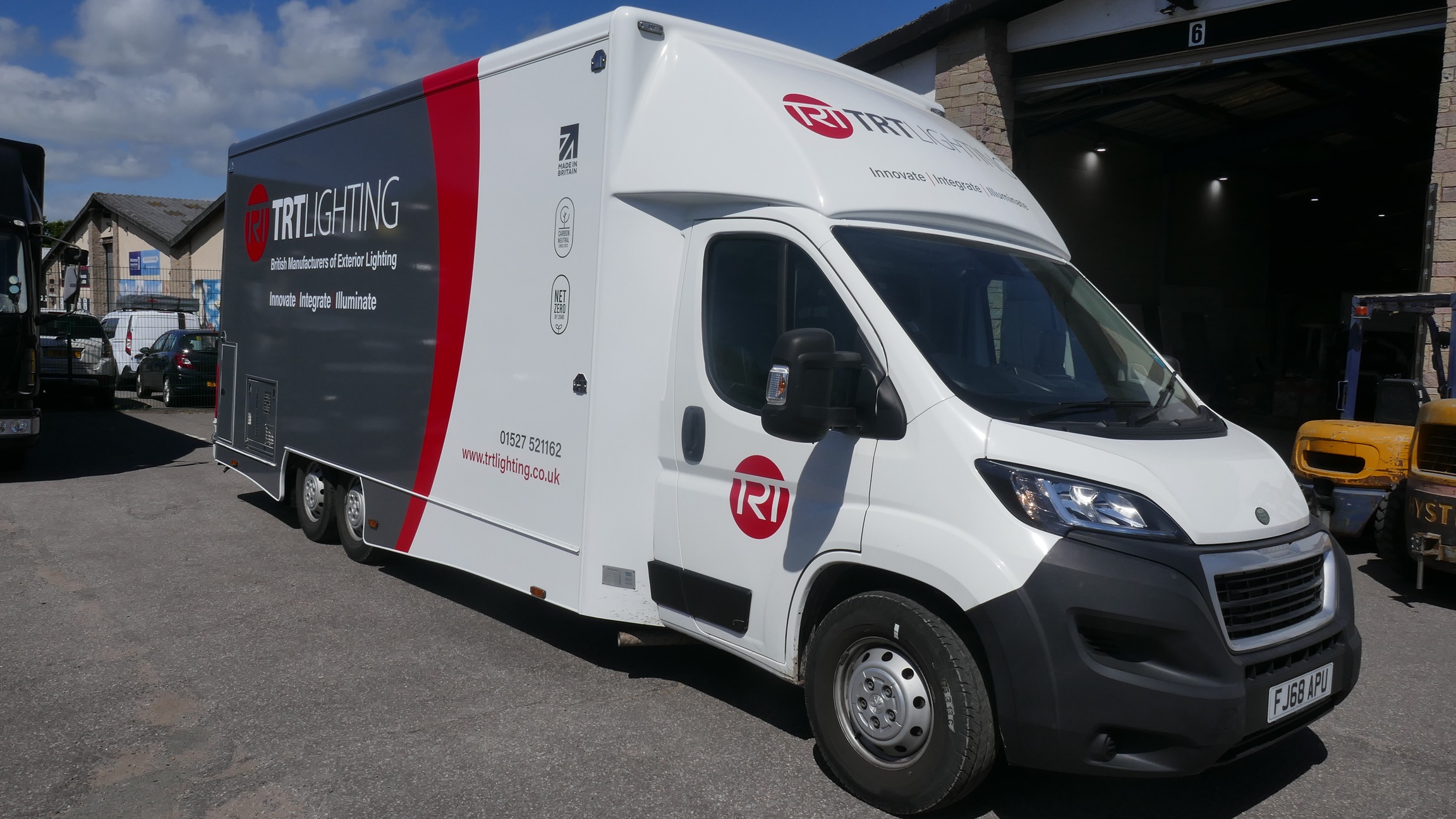 TRT Lighting Neat Displayflex 5,000 Kg Mobile Demonstration and Product ...